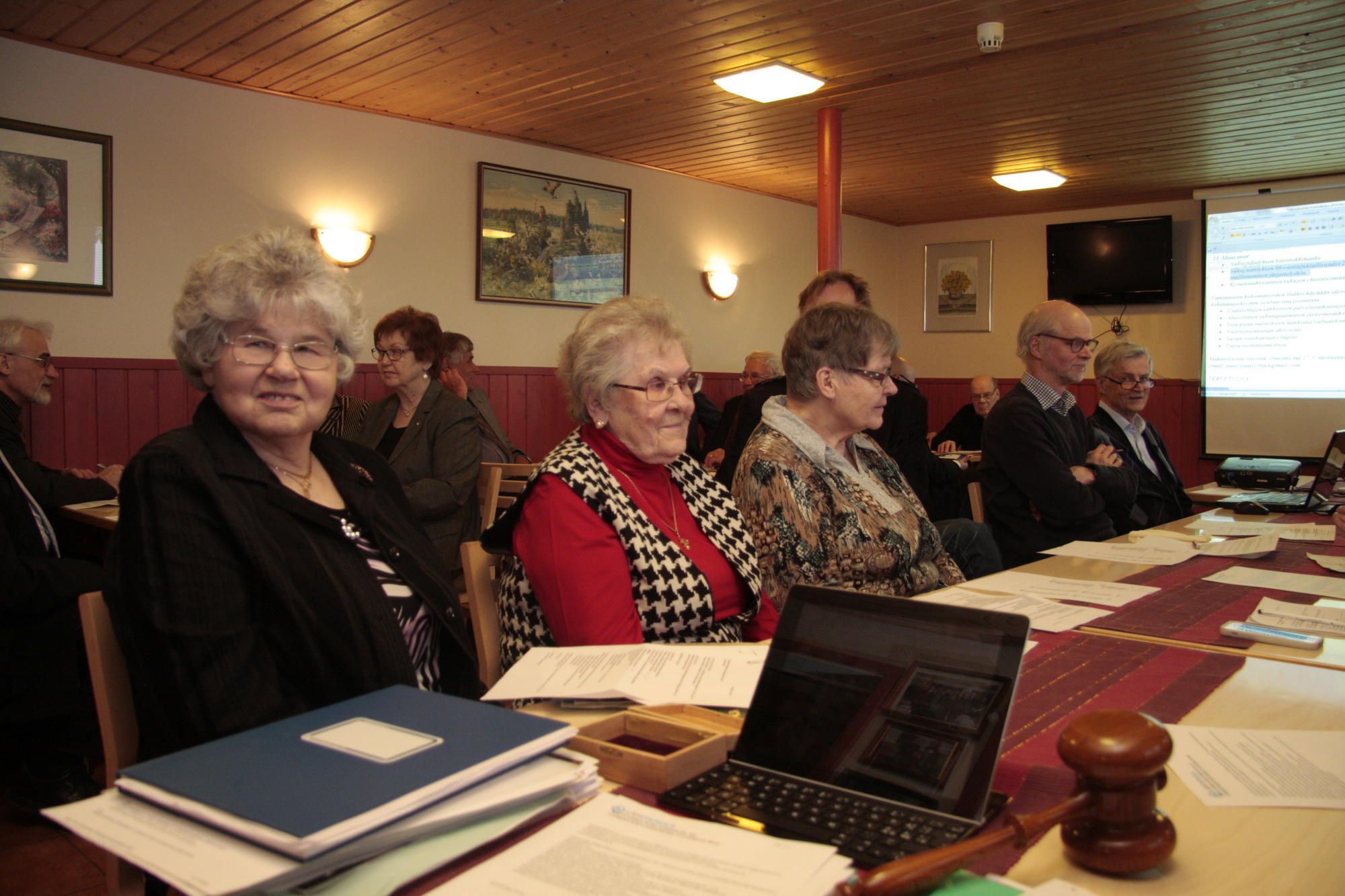 Suvun valtuuskunta antoi vihreää valoa nuorisotoiminnalle - Niinipuu